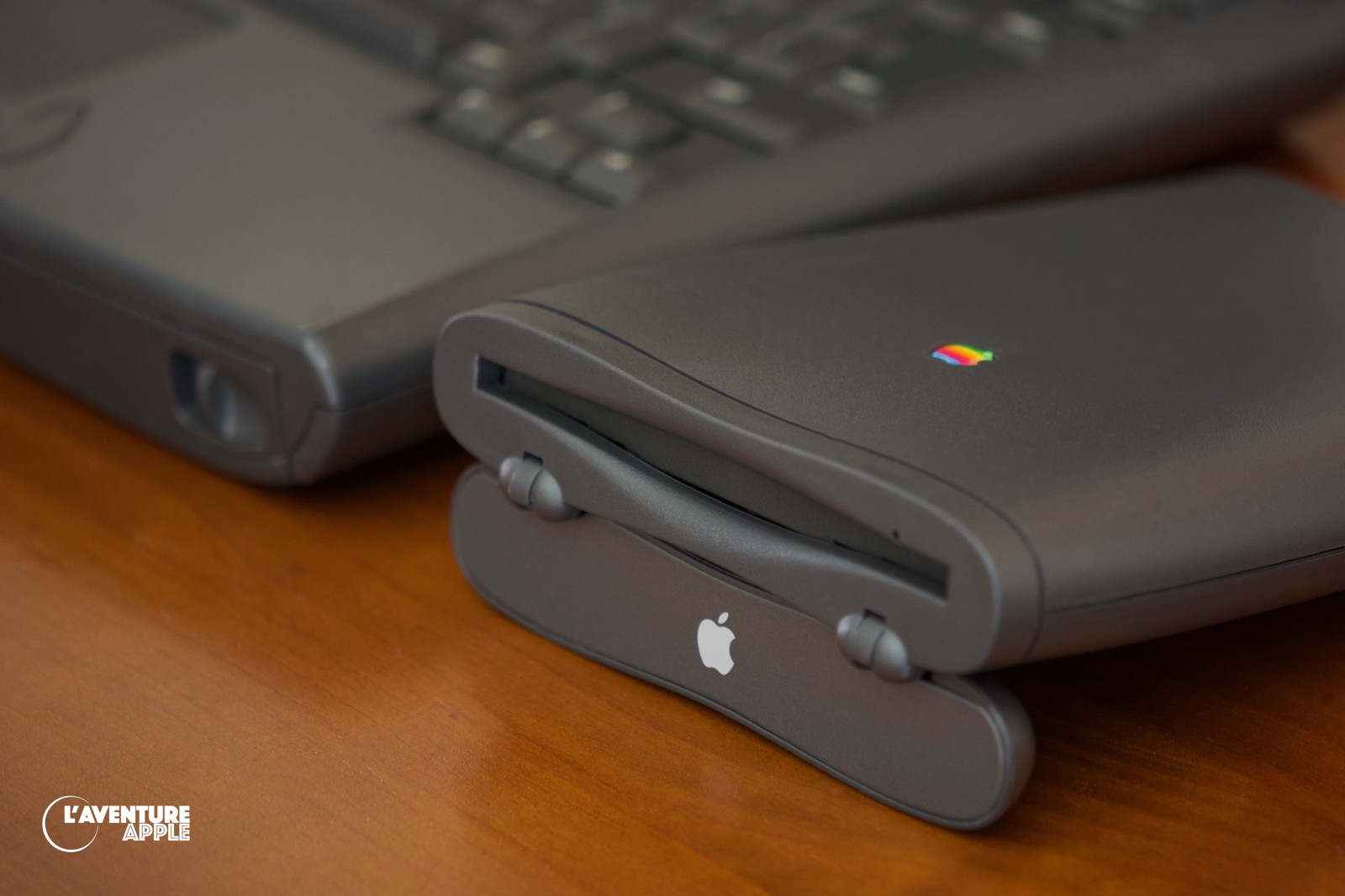 Bon anniversaire le PowerBook 2400c – Les trésors de l'Aventure Apple