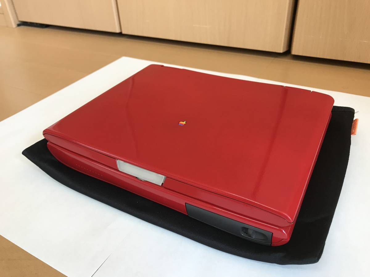 Un PowerBook 2400c tout rouge – Les trésors de l'Aventure Apple