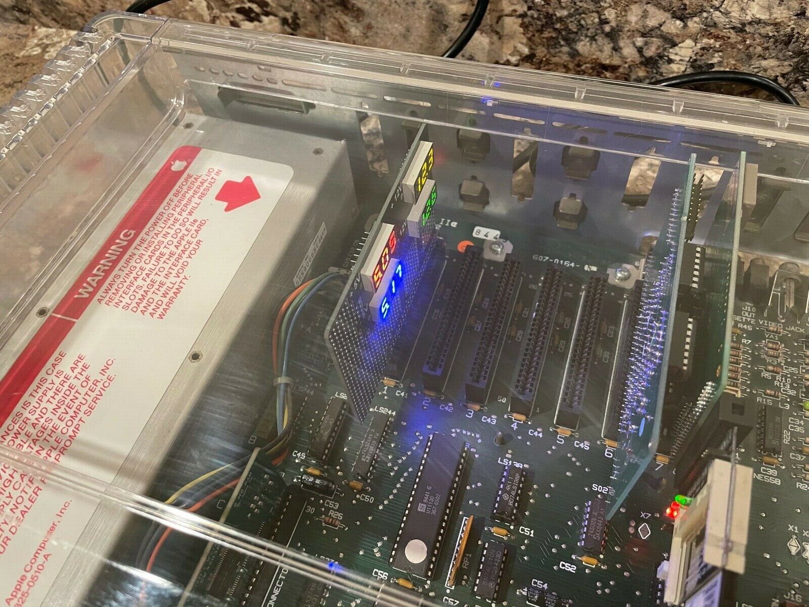Un Apple IIe transparent – Les trésors de l'Aventure Apple